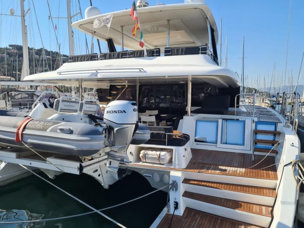 Jeanneau Prestige Yacht Lagoon dealer - shipyard and brokerage on ...